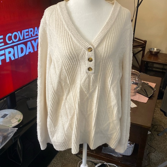 St. John's Bay | Sweaters | Cal State Johns Bay Cream Sweater | Poshmark